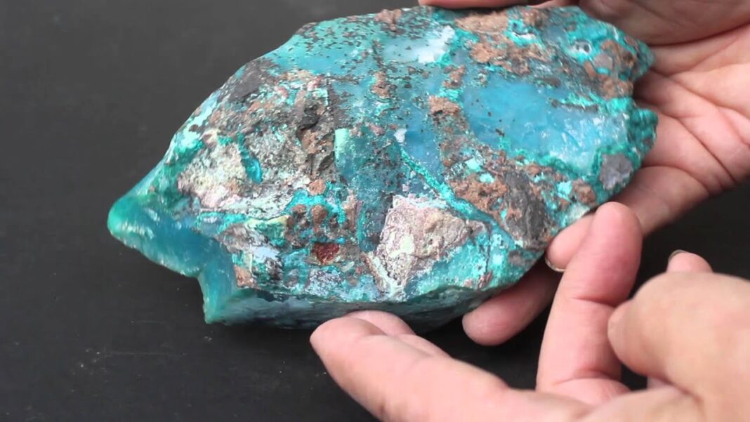 Chrysocolla Meanings, Properties and Uses - CrystalStones.com