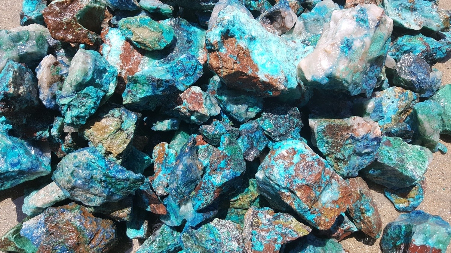 Chrysocolla Meanings, Properties and Uses - CrystalStones.com