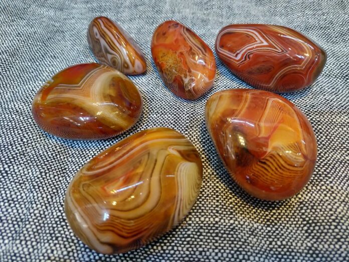 Quartz Crystal Meanings, Properties and Uses - CrystalStones.com