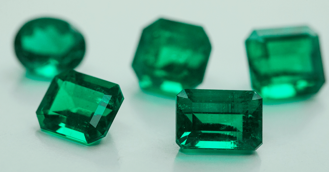Green Aventurine Meanings, Properties and Uses - CrystalStones.com