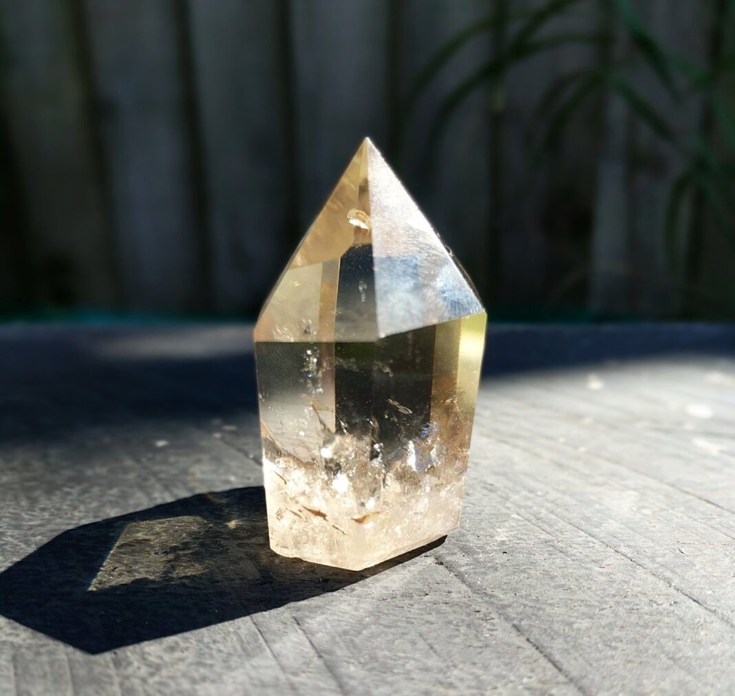 Smoky Quartz Meanings, Properties and Uses - CrystalStones.com