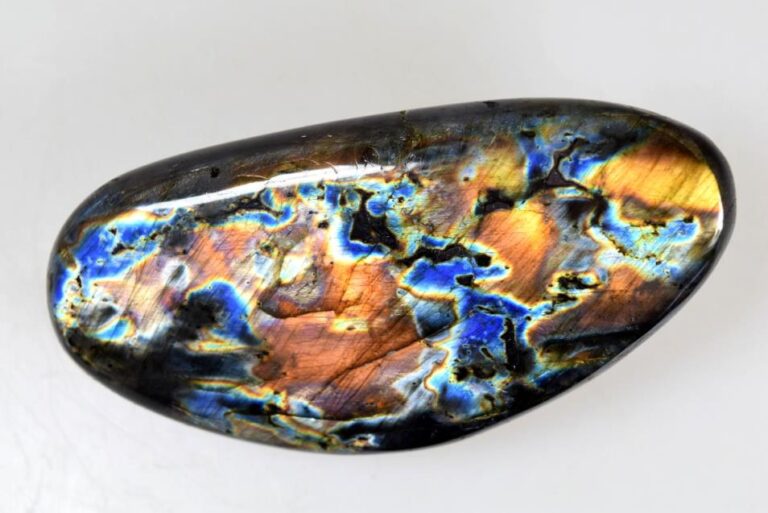 Labradorite Meanings, Properties and Uses - CrystalStones.com
