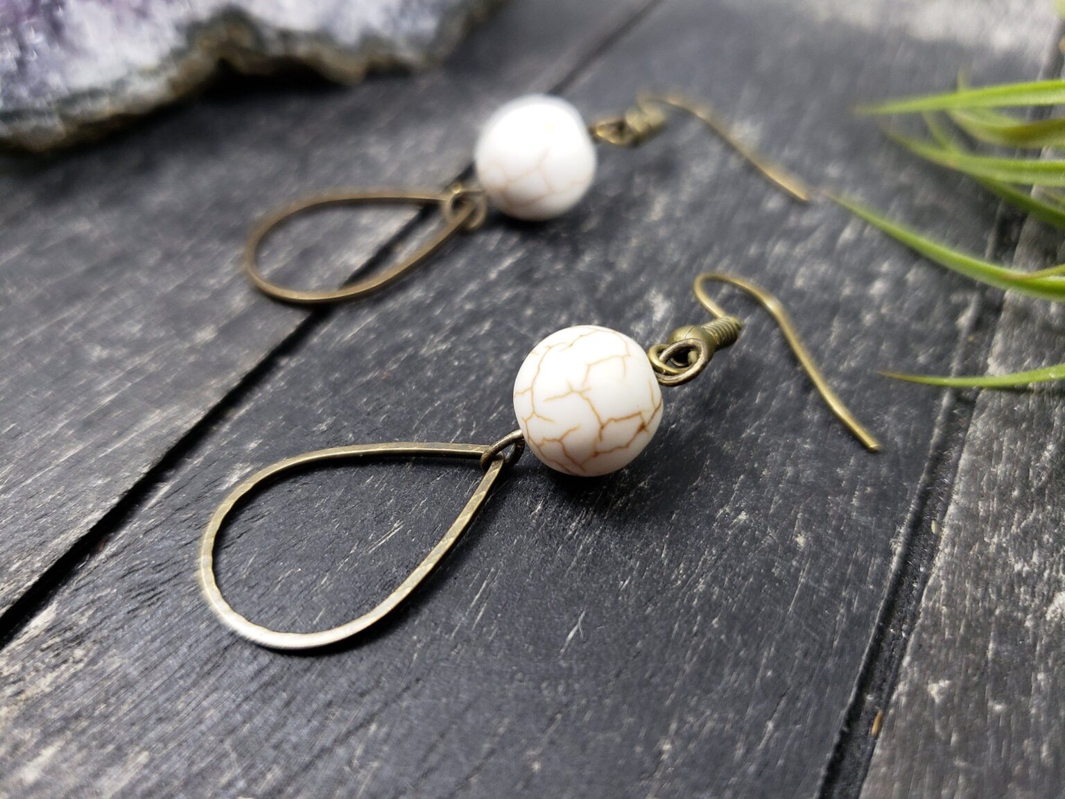 Howlite Meanings, Properties and Uses