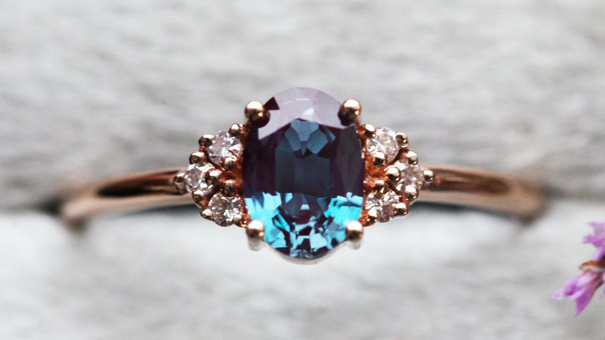 Alexandrite Meanings, Properties and Uses - CrystalStones.com