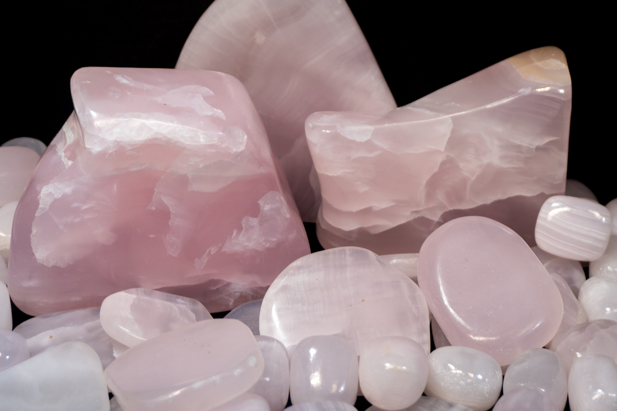 Angel Aura Quartz Meanings, Properties and Uses - CrystalStones.com