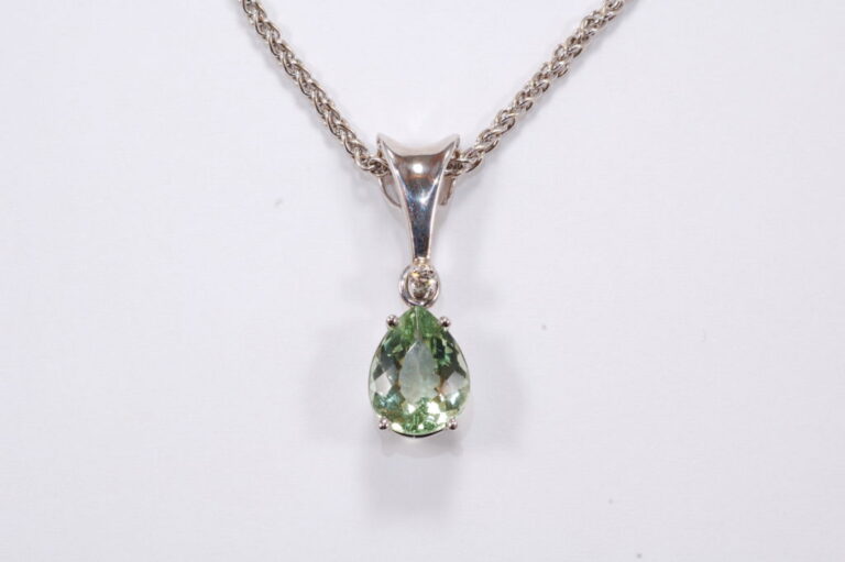 Beryl Meanings, Properties and Uses - CrystalStones.com