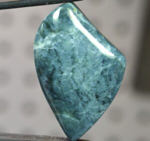 Nephrite Meanings, Properties and Uses - CrystalStones.com