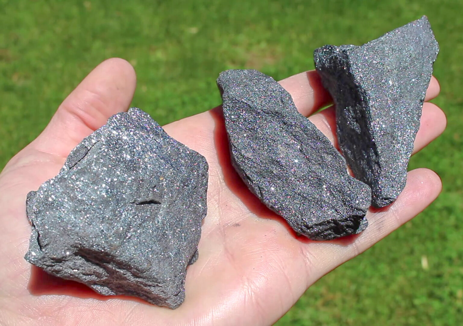 Lodestone Meanings, Properties and Uses - CrystalStones.com