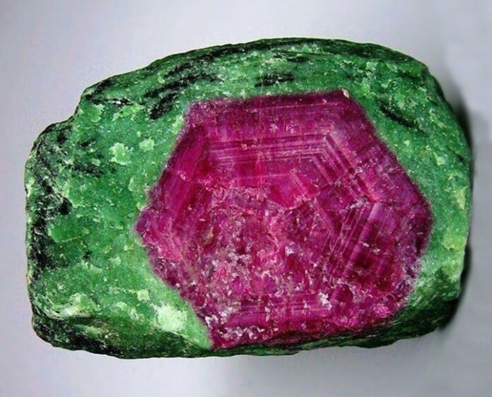 Zoisite Meanings, Properties and Uses - CrystalStones.com