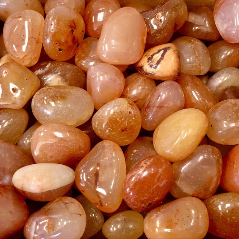 Blue Moonstone Meanings, Properties and Uses - CrystalStones.com