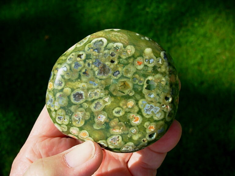 Green Jasper Meanings, Properties and Uses - CrystalStones.com