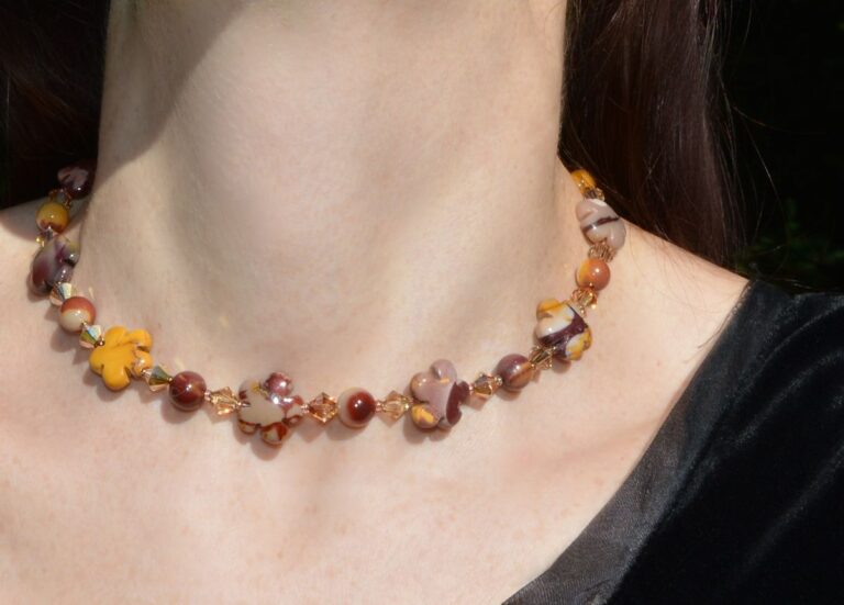 Mookaite Meanings, Properties and Uses - CrystalStones.com