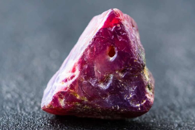 August Birthstone Guide, Color and Meanings