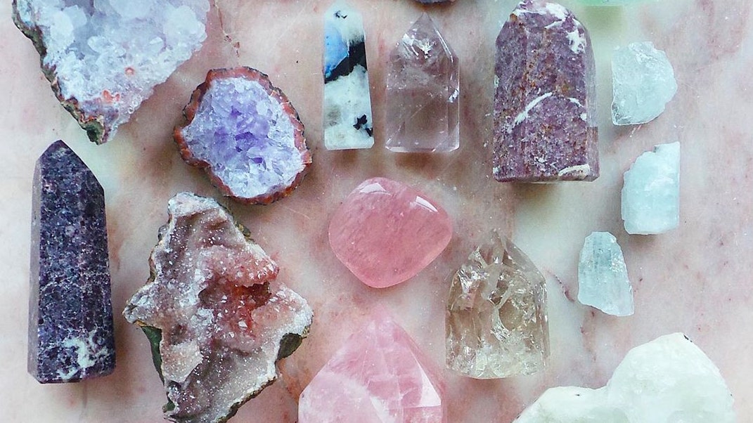 31 Powerful Crystals For Self-Love – The “How To” Guide - CrystalStones.com