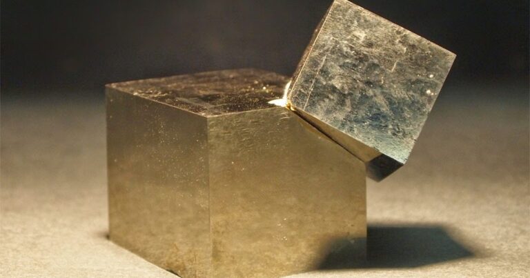 24 Powerful Crystals For Office Desk – The “How To” Guide