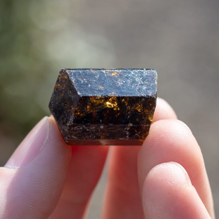 32 Powerful Crystals For Grounding - The "How To" Guide - CrystalStones.com